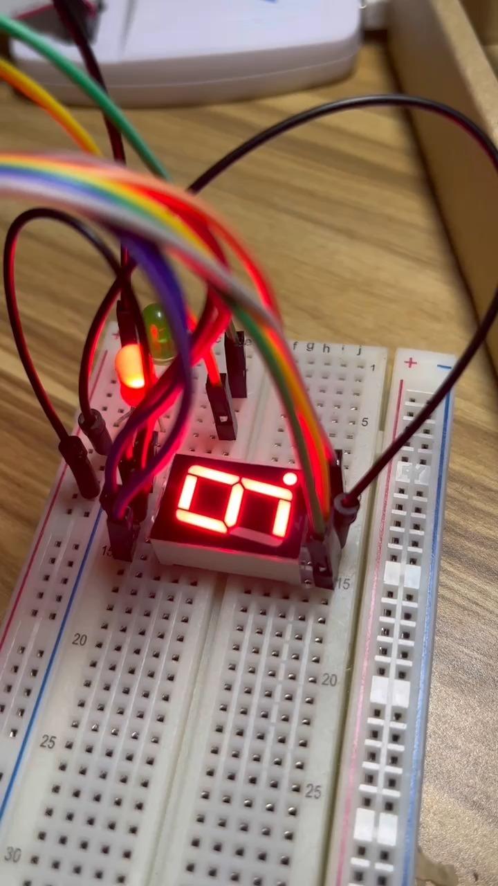 STM32学习⑤----5611BH数码管驱动 - 知乎
