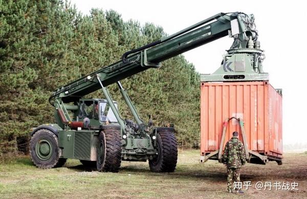 卡尔玛RT240集装箱处理机，美军重要的后勤保障车辆 - 知乎