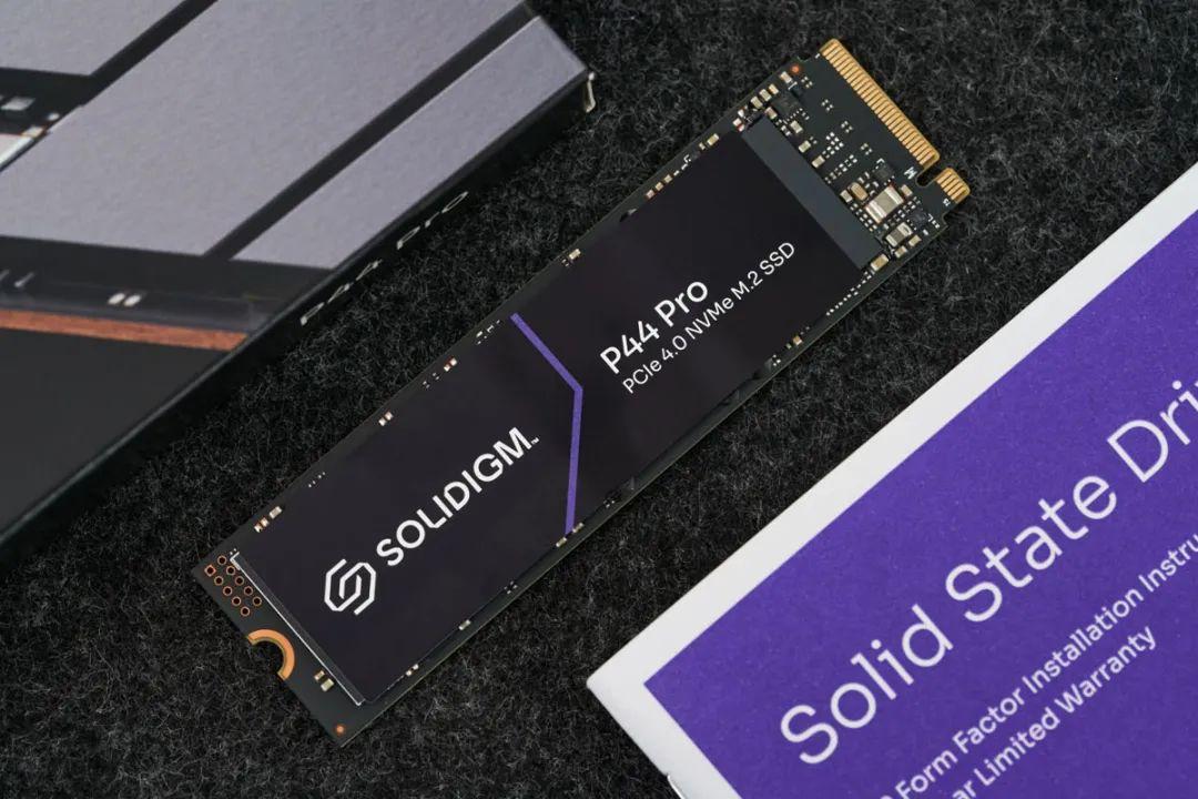 媒体观点｜Solidigm P44 Pro M.2 SSD评测 全套原厂方案 性能高效且稳定 - 知乎