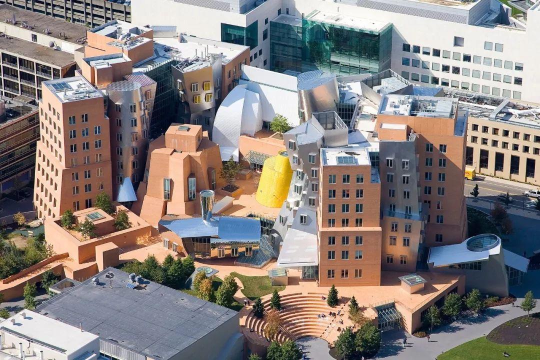 Frank Gehry｜解构主义风格——雕塑般的形式，非常规的材料 - 知乎