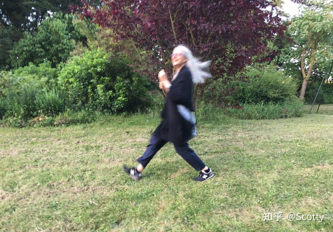 艺术推荐day77：Caroline Bachmann - 知乎