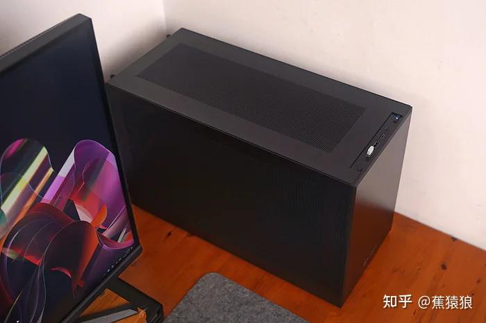 低调不透无光/扮猪吃老虎/套路自家娘们的游戏主机，银昕 SG17 机箱装机效果展示