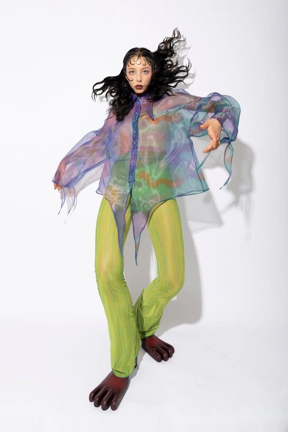 焕新后的AVAVAV，以怪物般的四指鞋踏入未来。 - 知乎