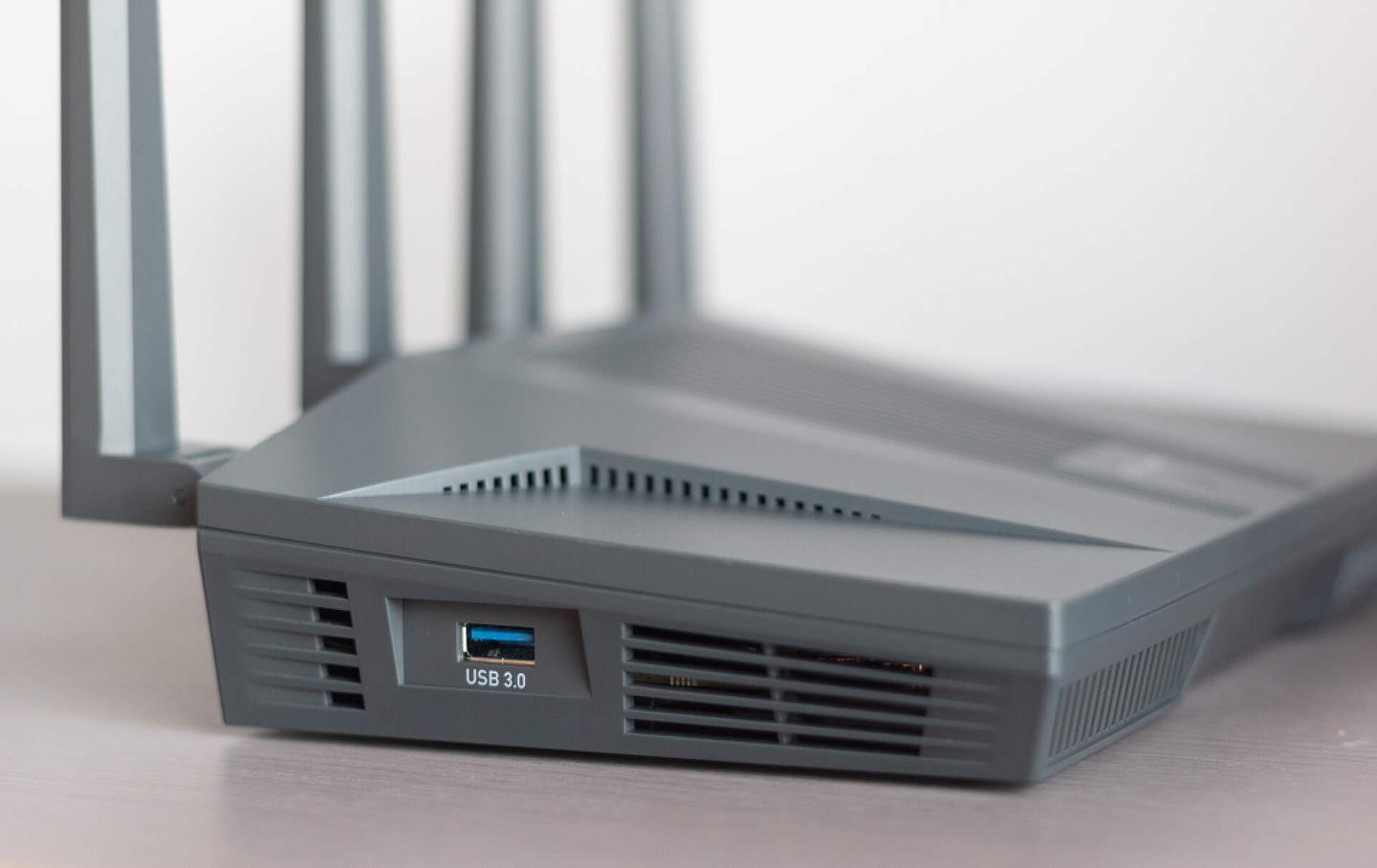 双2.5G+开源OpenWRT，这台AX6000路由器有"亿"点不同！GL-MT6000开源路由器上手体验，软路由+硬路由的完美结合体！ - 知乎