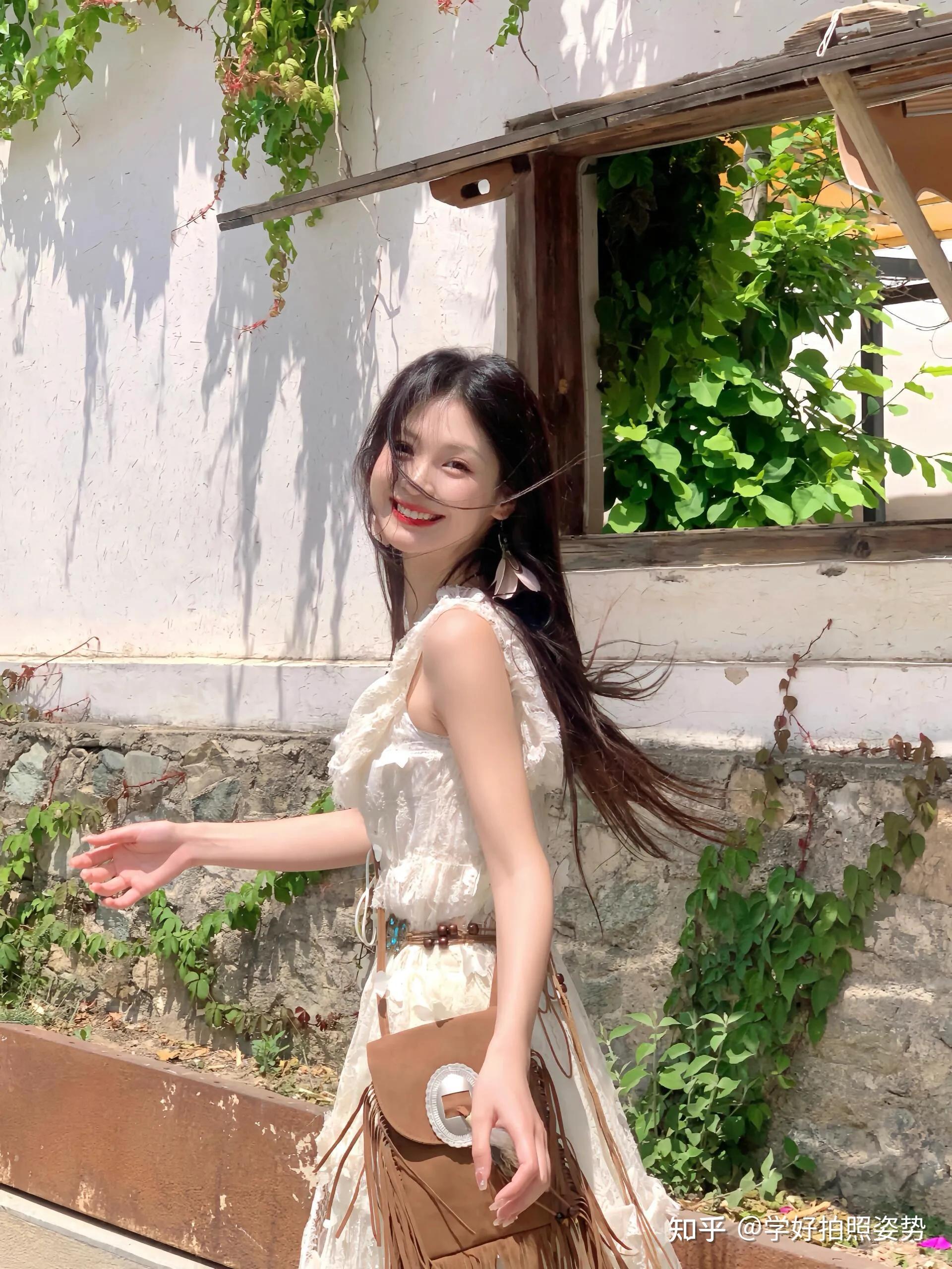 拍照姿势不重样，9个自然百搭又漂亮的自然，走哪都能拍美照 - 知乎