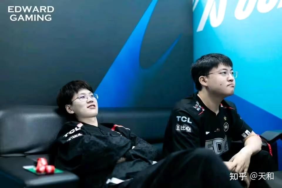 LOL: RNG零封EDG，Uzi四杀泽丽无力回天，EDG教练回家养猪吧！ - 知乎