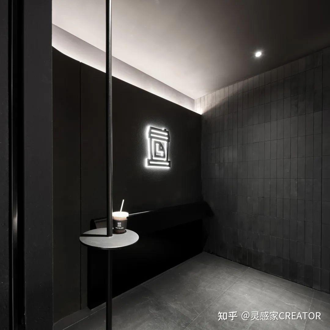 5+2.studio新作｜广州老城区里的黑色盒子，store by .jpg咖啡沙面店 - 知乎