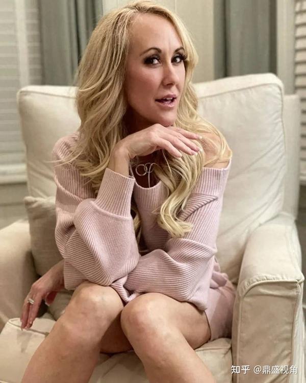 业界双馨美女,brandi Love、kendra Lust、violet Myers简介及照片 知乎
