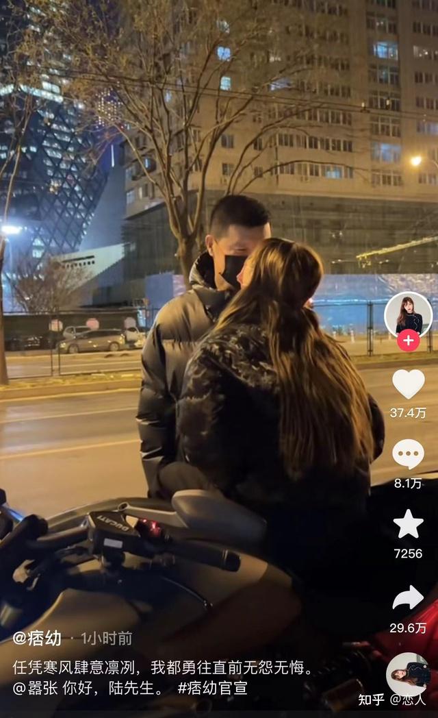 千万网红痞幼官宣恋情,与男友街头热吻,男方长相老成被嘲像父女 知乎