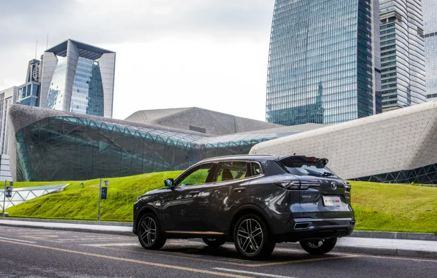 自主硬扛合资！长安CS55PLUS对比新款捷达VS5高光版 - 知乎