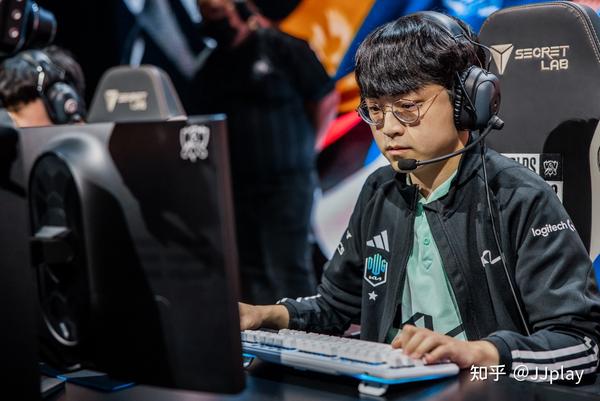 JJPLAY电竞报：Uzi锐评世界赛各队表现：RNG状态好，DK绝非菜鸡！ - 知乎
