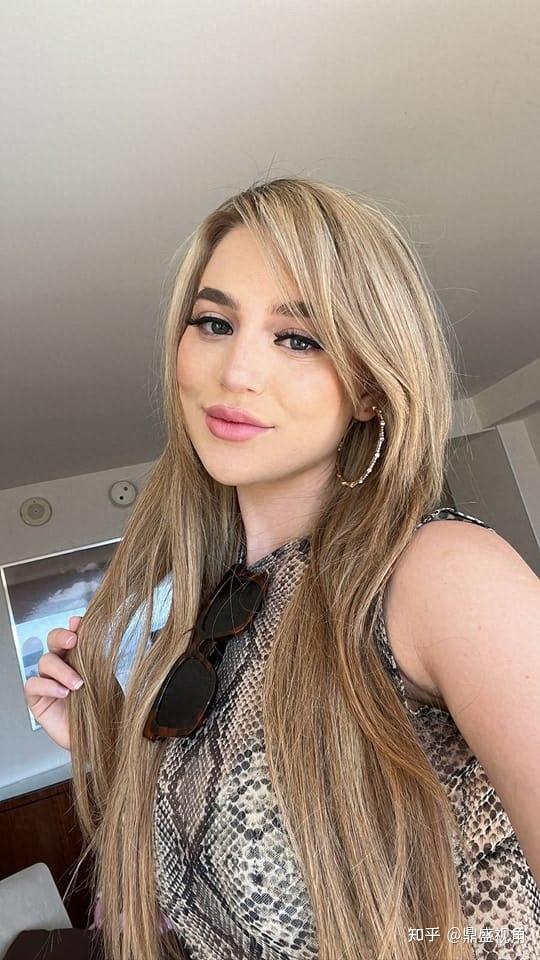 双馨女演员，布莱克·布洛瑟姆(Blake Blossom)，才华令人难以想象 - 知乎