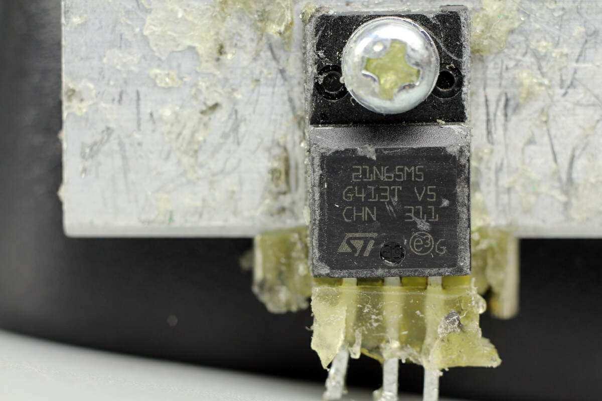 拆解报告：APsystems昱能250W光伏并网微逆变器YC240 - 知乎