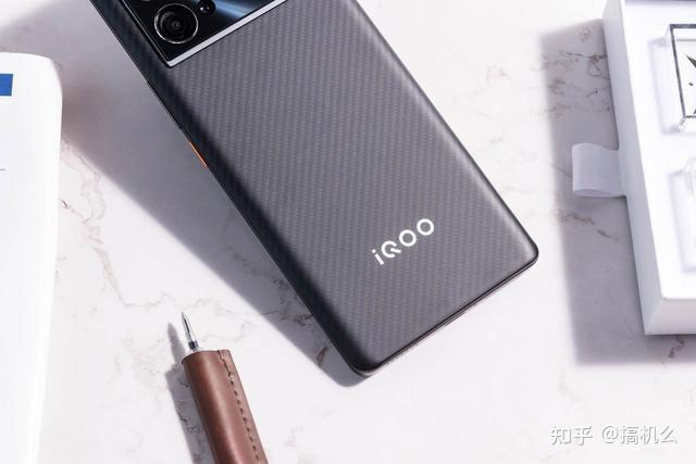 诠释“速度美学” 理念，iQOO 9 Pro 赛道版质感、配置超强 - 知乎