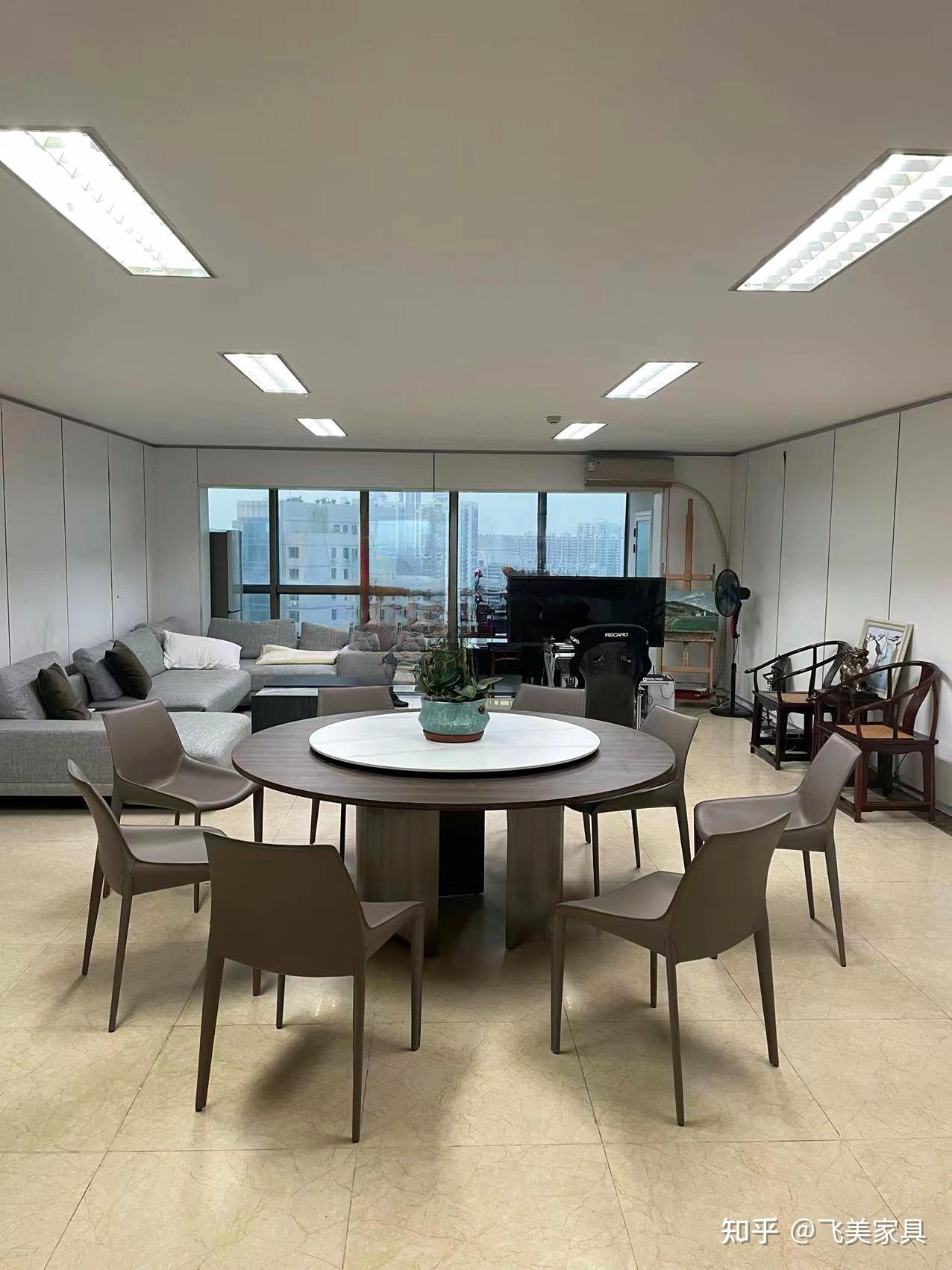 飞美家具|爱格H3041旋转式大圆桌！温馨舒适就餐氛围满满～ - 知乎