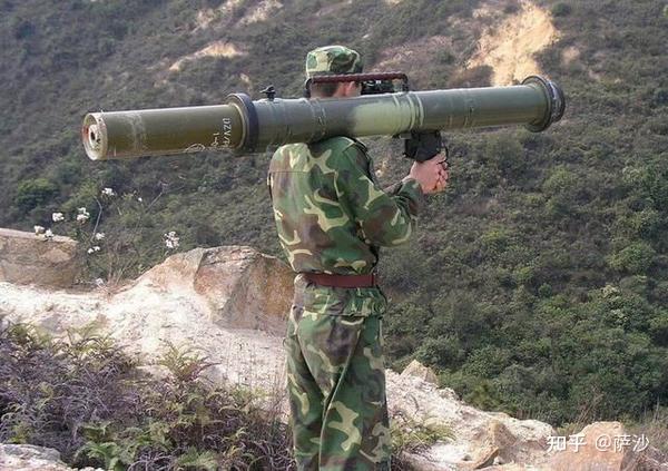 解放军步兵手中的火箭大炮：用了20多年的PF98式120毫米火箭筒 - 知乎