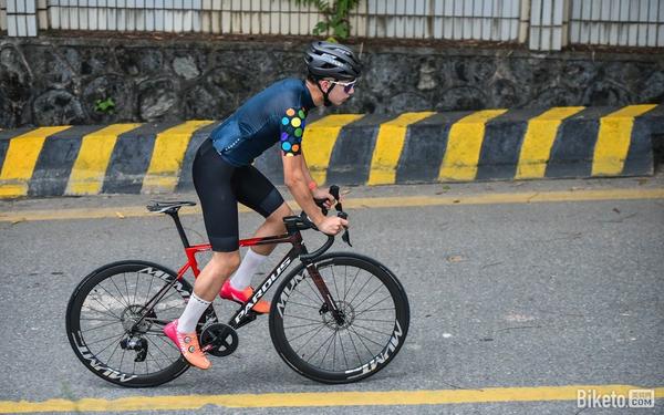 无线电变整车爆款 瑞豹ROBIN EVO RIVAL AXS评测 - 知乎