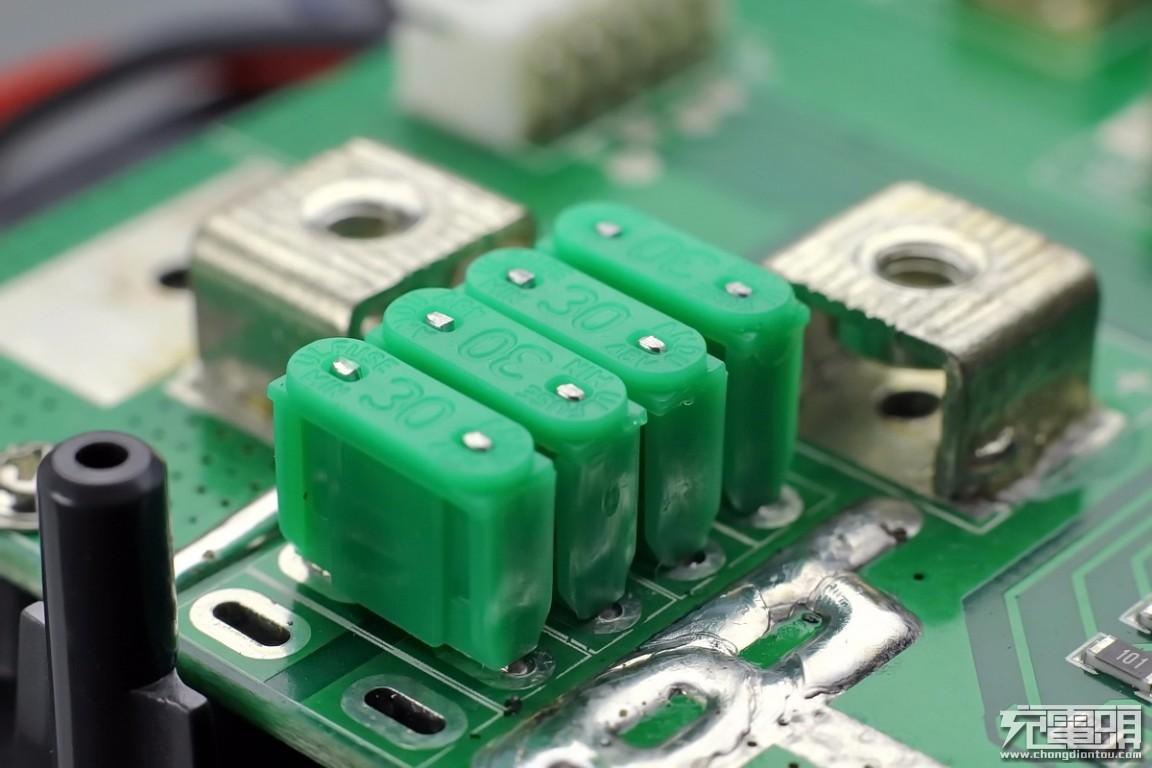 拆解报告：YOOBAO羽博300W便携式储能电源EN300WLPD - 知乎