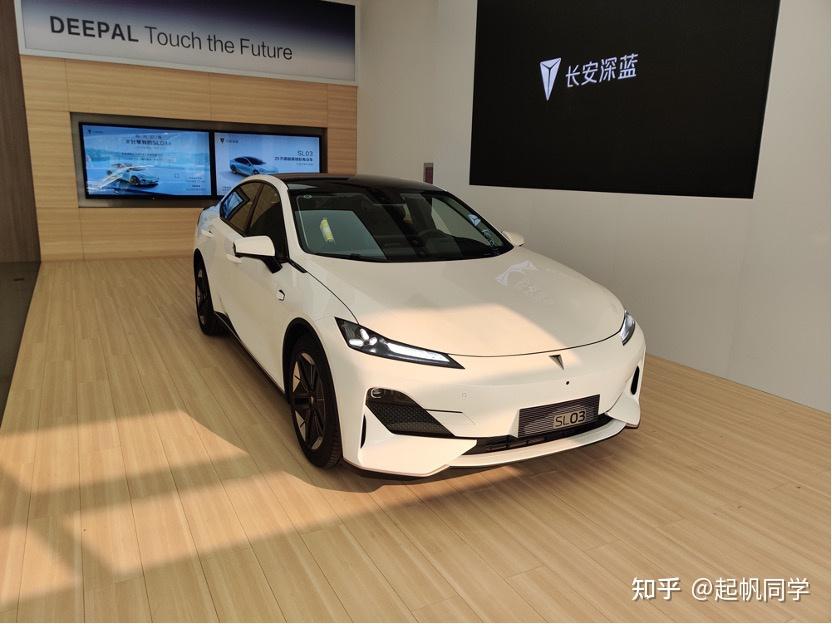 手握20个W，深蓝SL03和零跑C01怎么选?