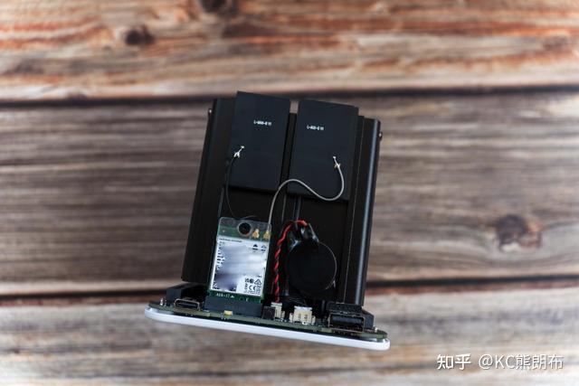 「6盘位+内置存储」存储型迷你主机 零刻 ME mini 上手体验 - 知乎