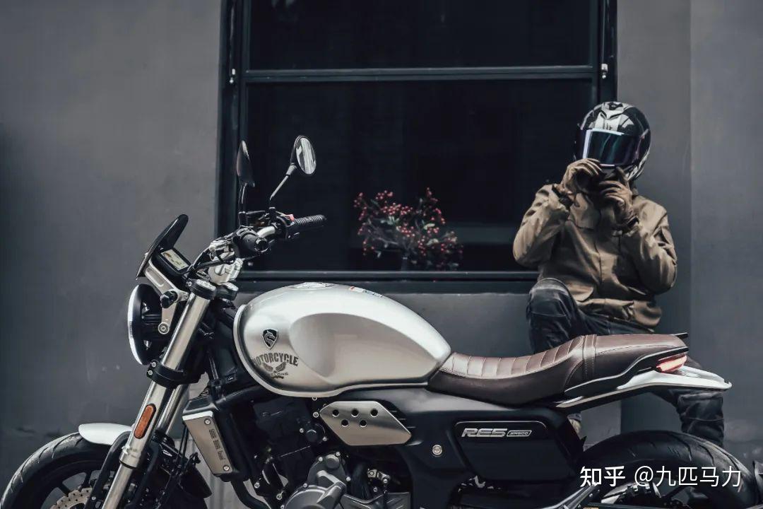 英伦复古再进化——赛科龙RE560静态解读 - 知乎