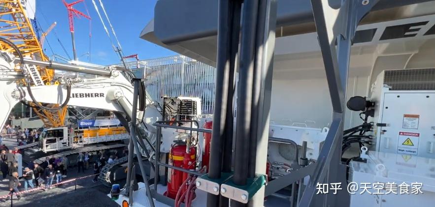 (先睹为快)2022世博会利勃海尔T274新型全电动自卸车展示 - 知乎