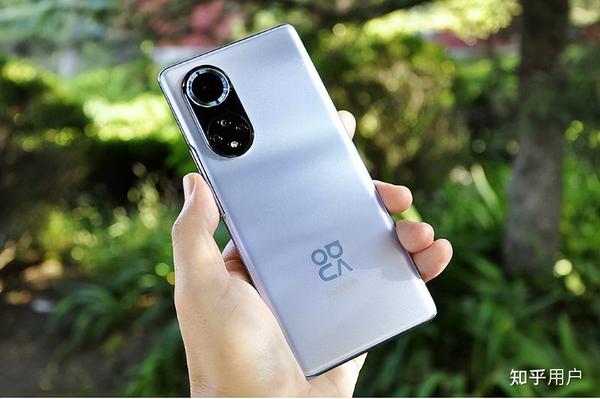 同样价格，荣耀70和nova10哪个更适合入手。给父母买，不打游戏?