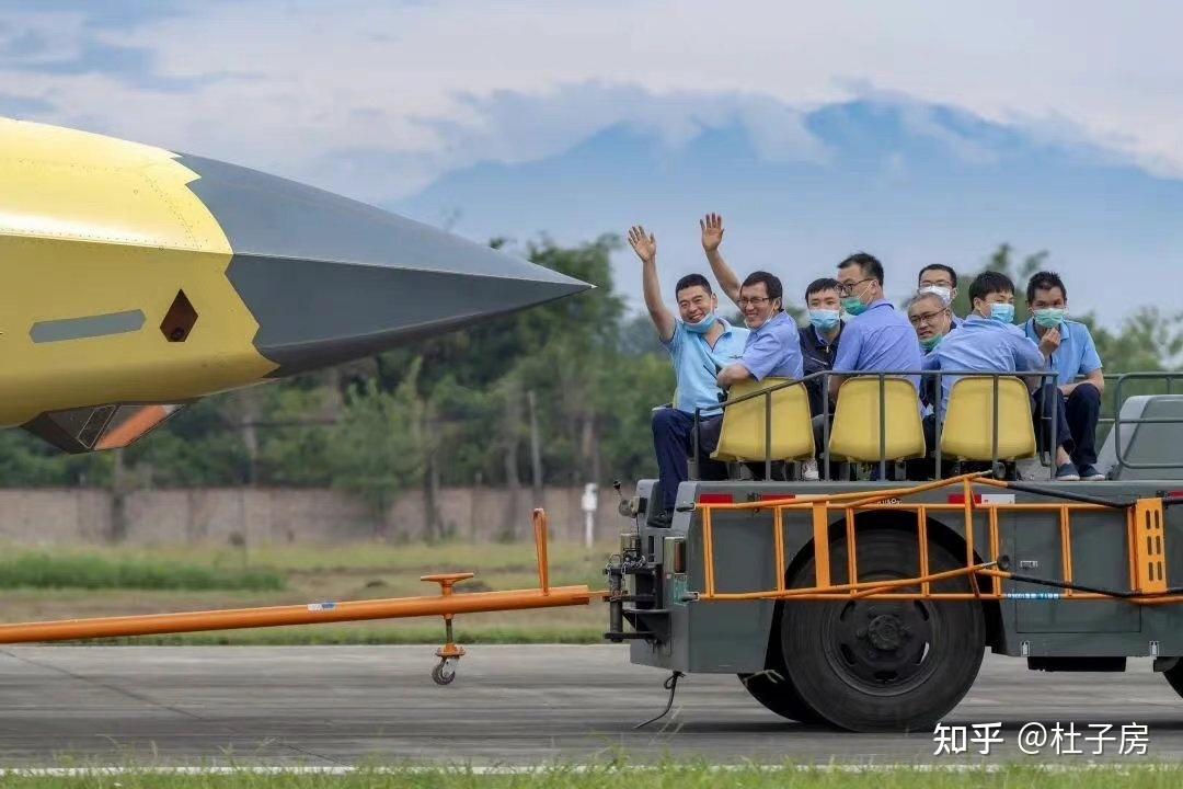 歼20机头下的到底是EOTS还是IRST？ - 知乎