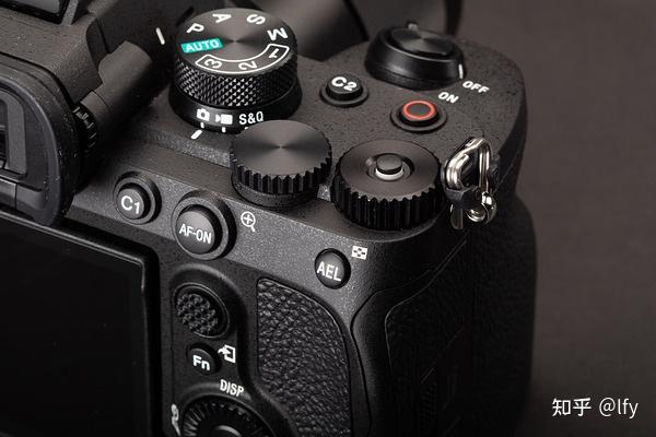 2022年，选择索尼A7R3还是等a7m4价格稳定后入手？