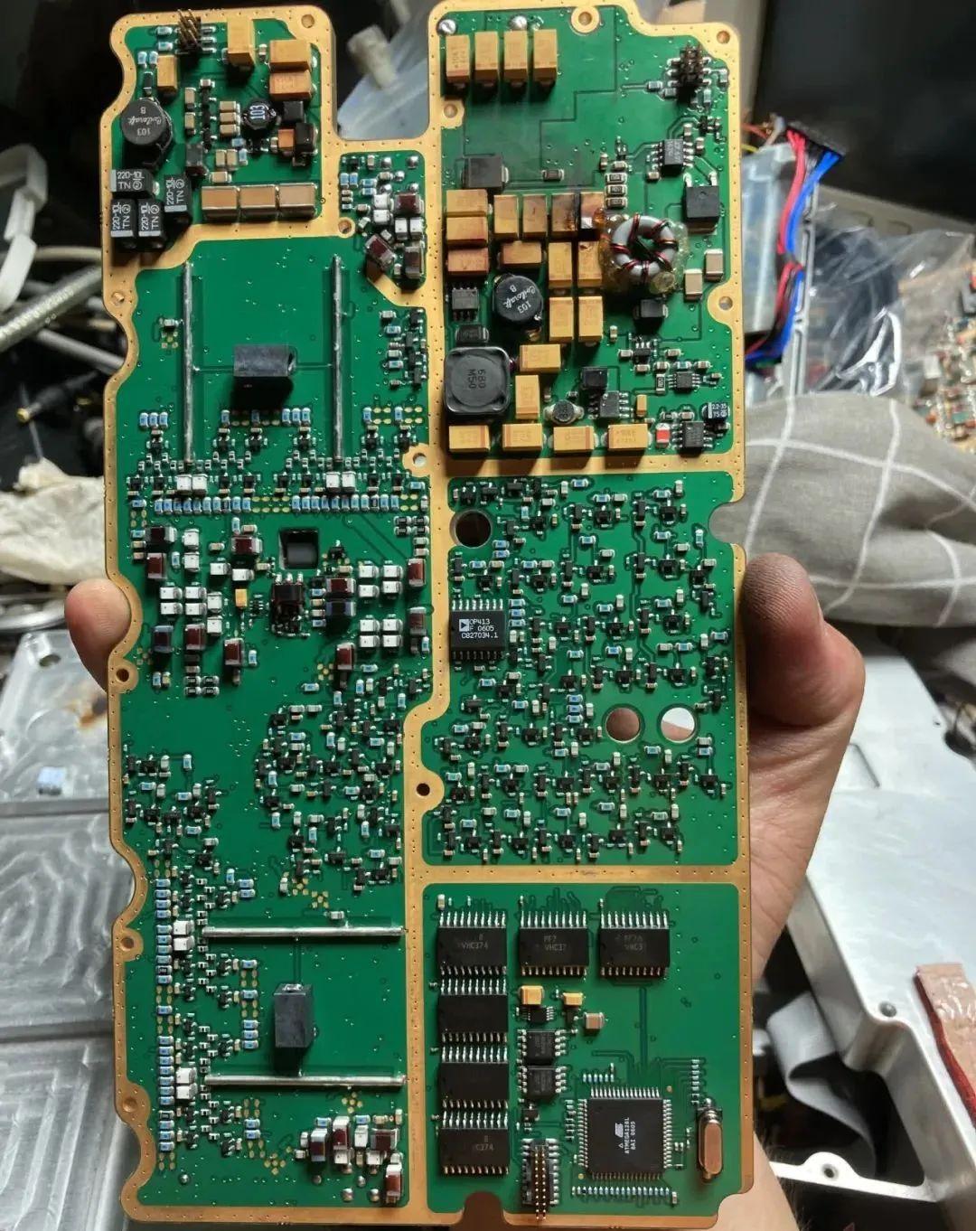 拆了一个美军电台PRC-148 JEM和配套车载功放AN/VRC-111，设计不是一般复杂！ - 知乎