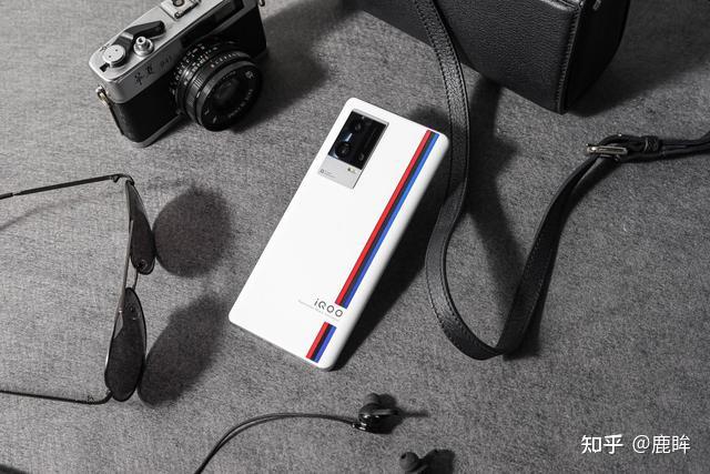 屏幕技术的分叉口，小米MIX4和iQOO 8 Pro又该如何选择？ - 知乎