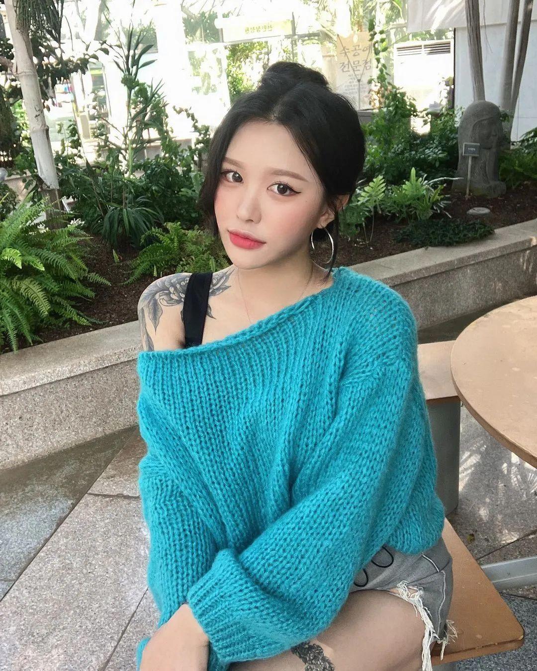 韩国网红siaa，不畏世俗，大胆秀身材，精致五官，诱人红唇 - 知乎