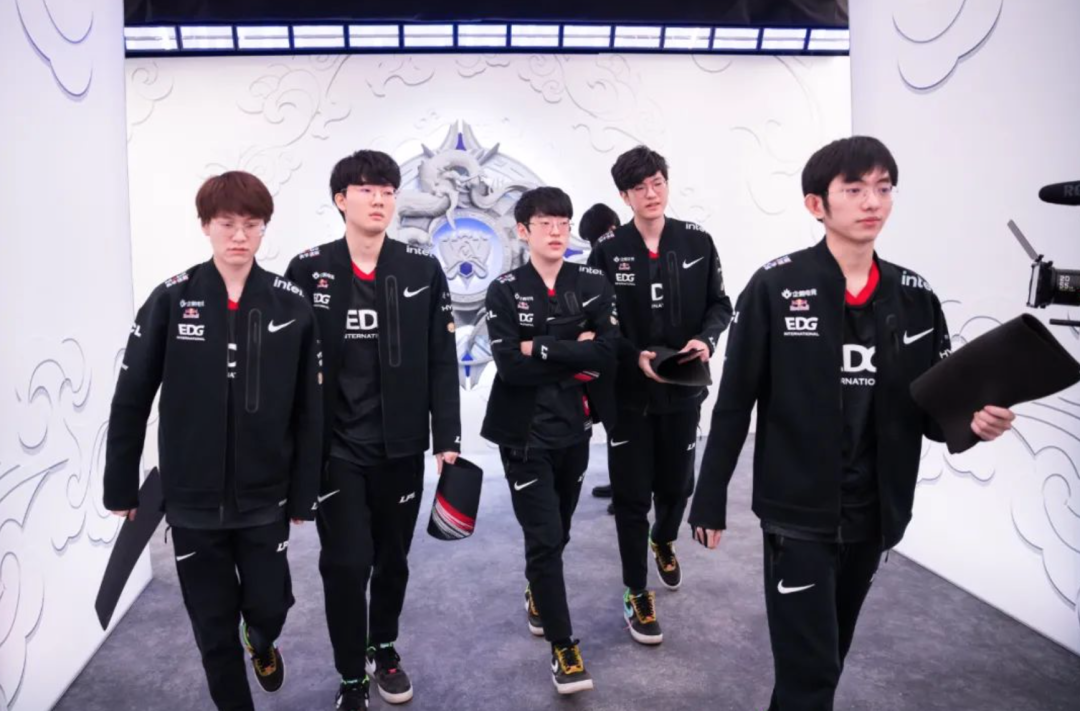 赢了！！EDG勇夺2021英雄联盟全球总决赛冠军！不破不立，骑士凯旋，YYDS！ - 知乎