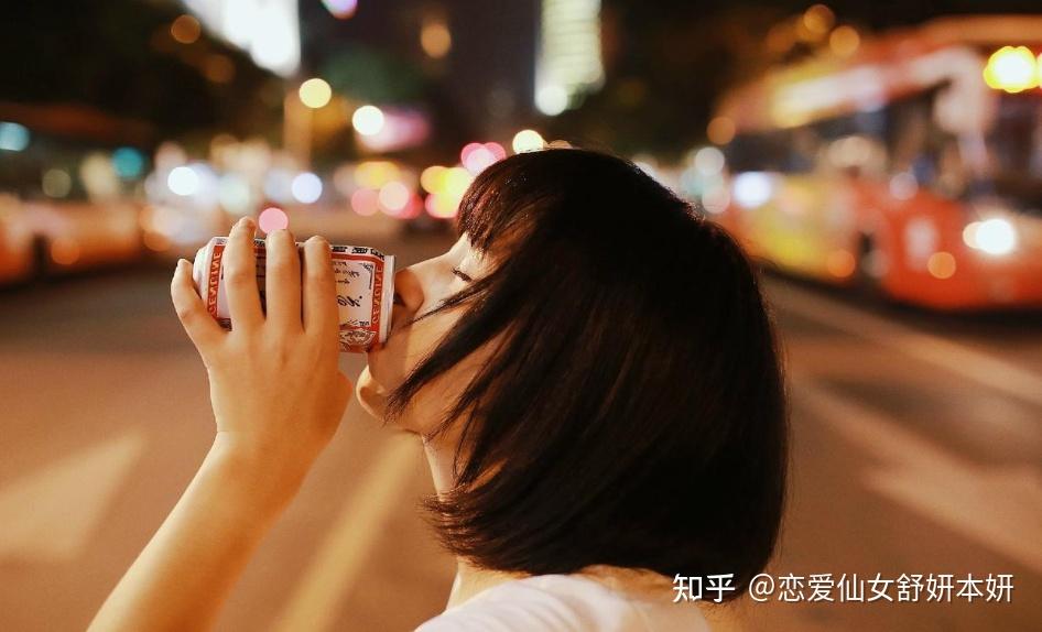 发现女生这5个暗示信号，你就不要怂了，大胆去追吧！ 知乎