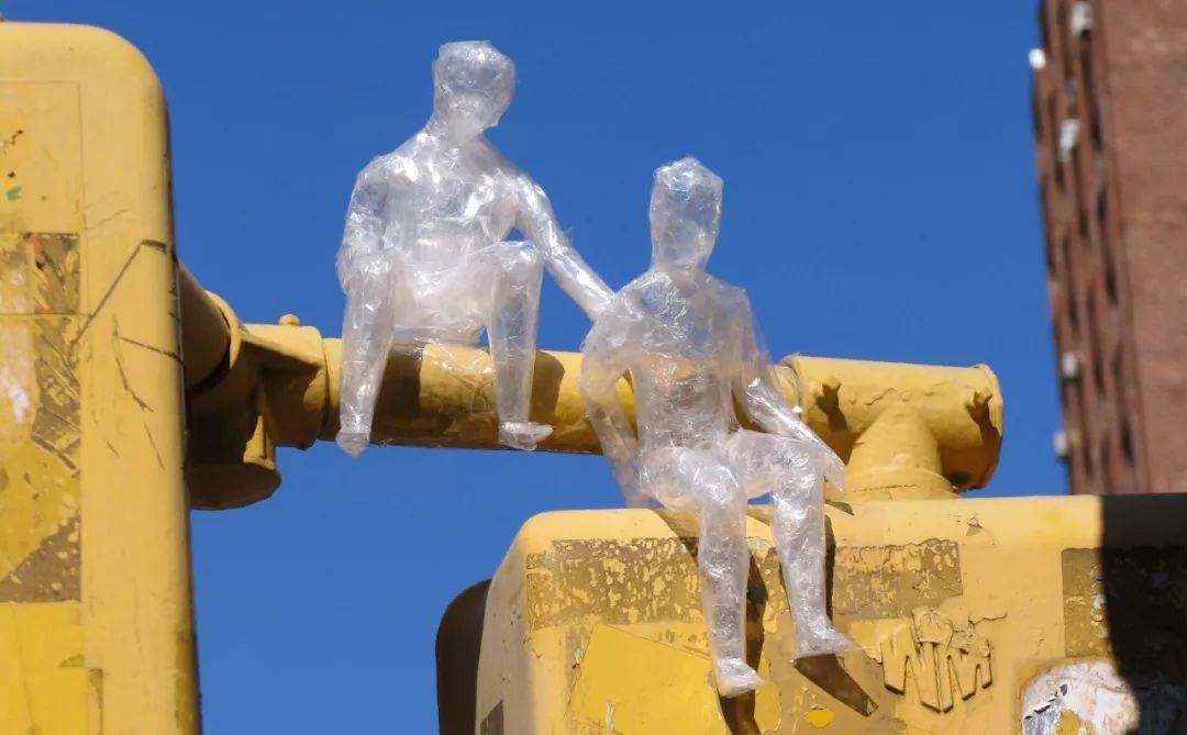 围绕公共空间展开斗争，因巴黎世家声名鹊起的 Mark Jenkins - 知乎