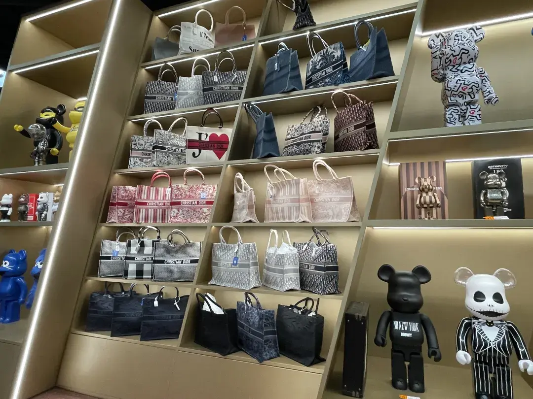 胖虎来到三里屯：抖音二手奢侈品老大，能否玩转线下？ - 知乎