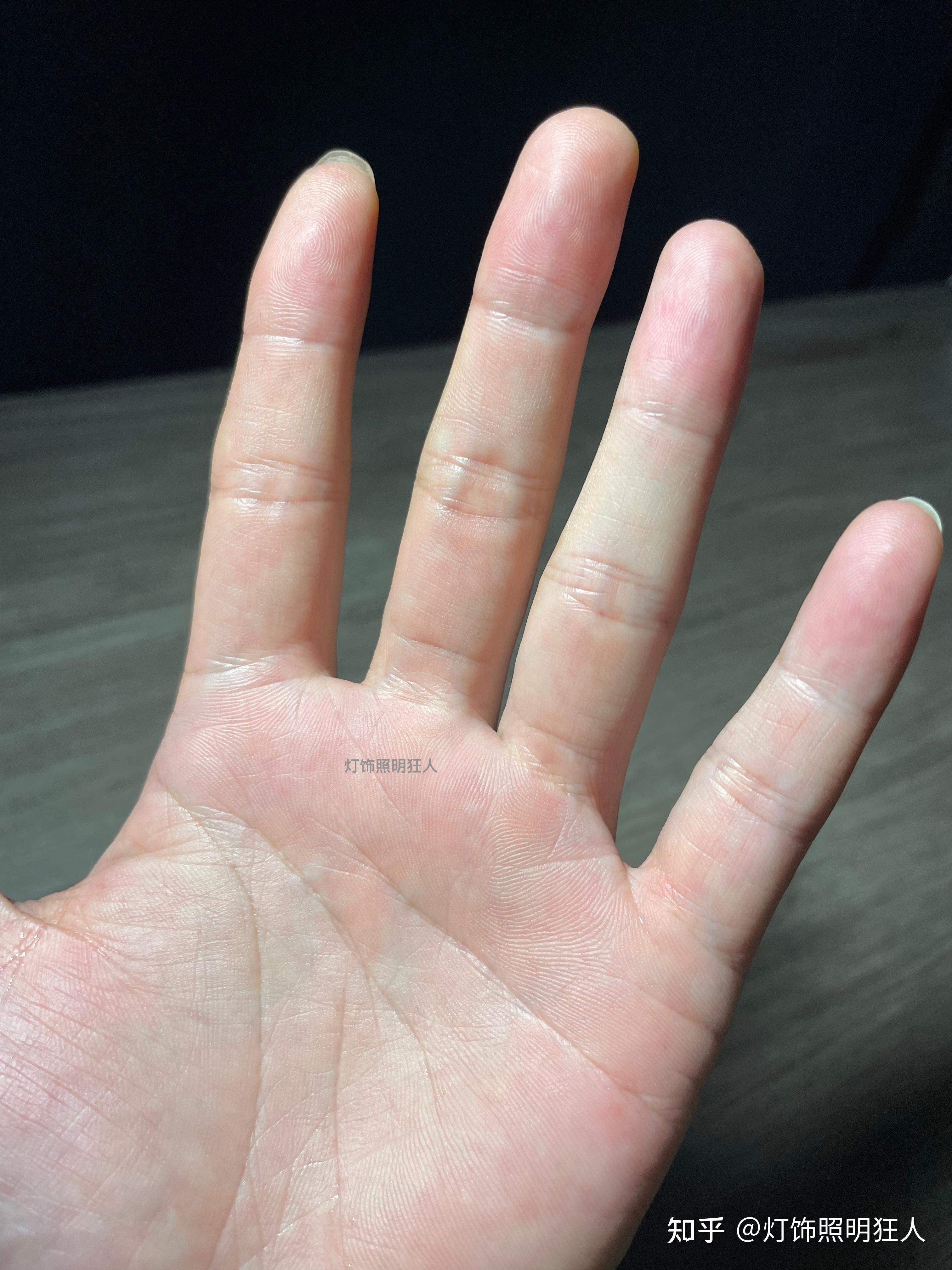 书桌上的壮志凌云——lipro学习台灯评测 - 知乎