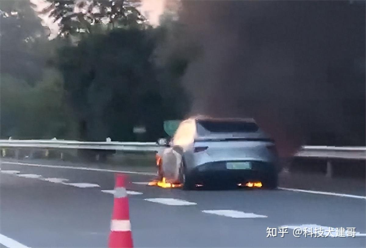极氪001与小鹏P7发生碰撞后者起火；曝新款Model 3预售价20万左右 - 知乎