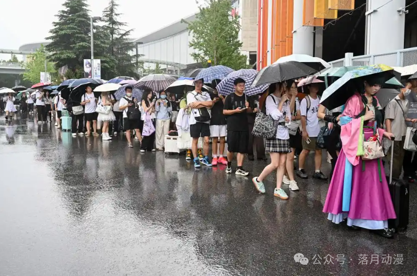 韩援Coser化身“女菩萨”，线下漫展亲密贴贴，因尺度过大惨遭同行举报？ - 知乎