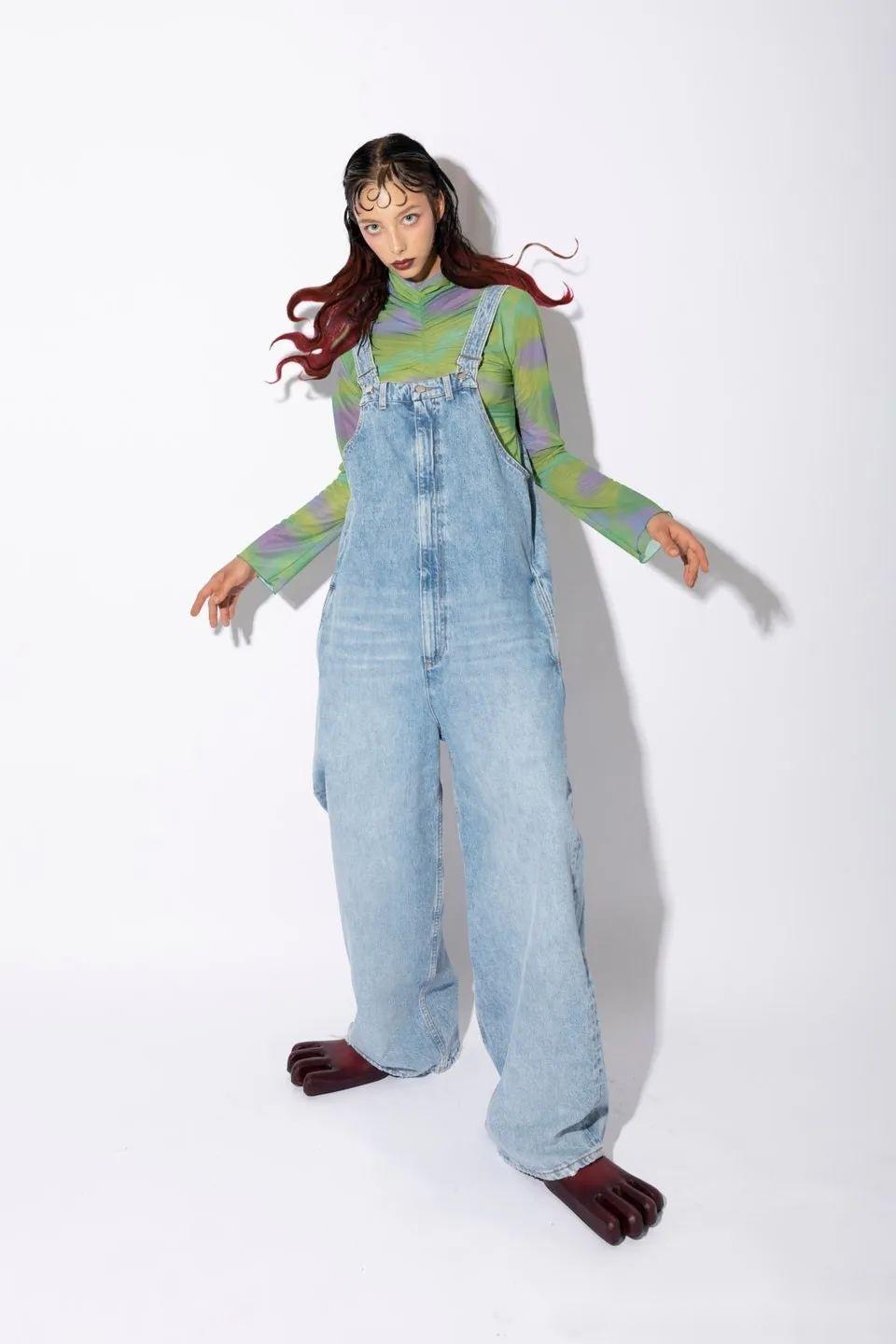 焕新后的AVAVAV，以怪物般的四指鞋踏入未来。 - 知乎