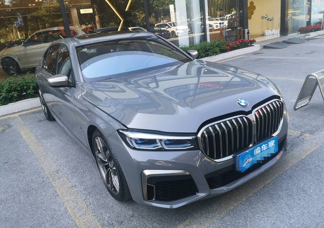 比新车便宜100万！这辆宝马760才开了600公里，200万买它值不值？ - 知乎