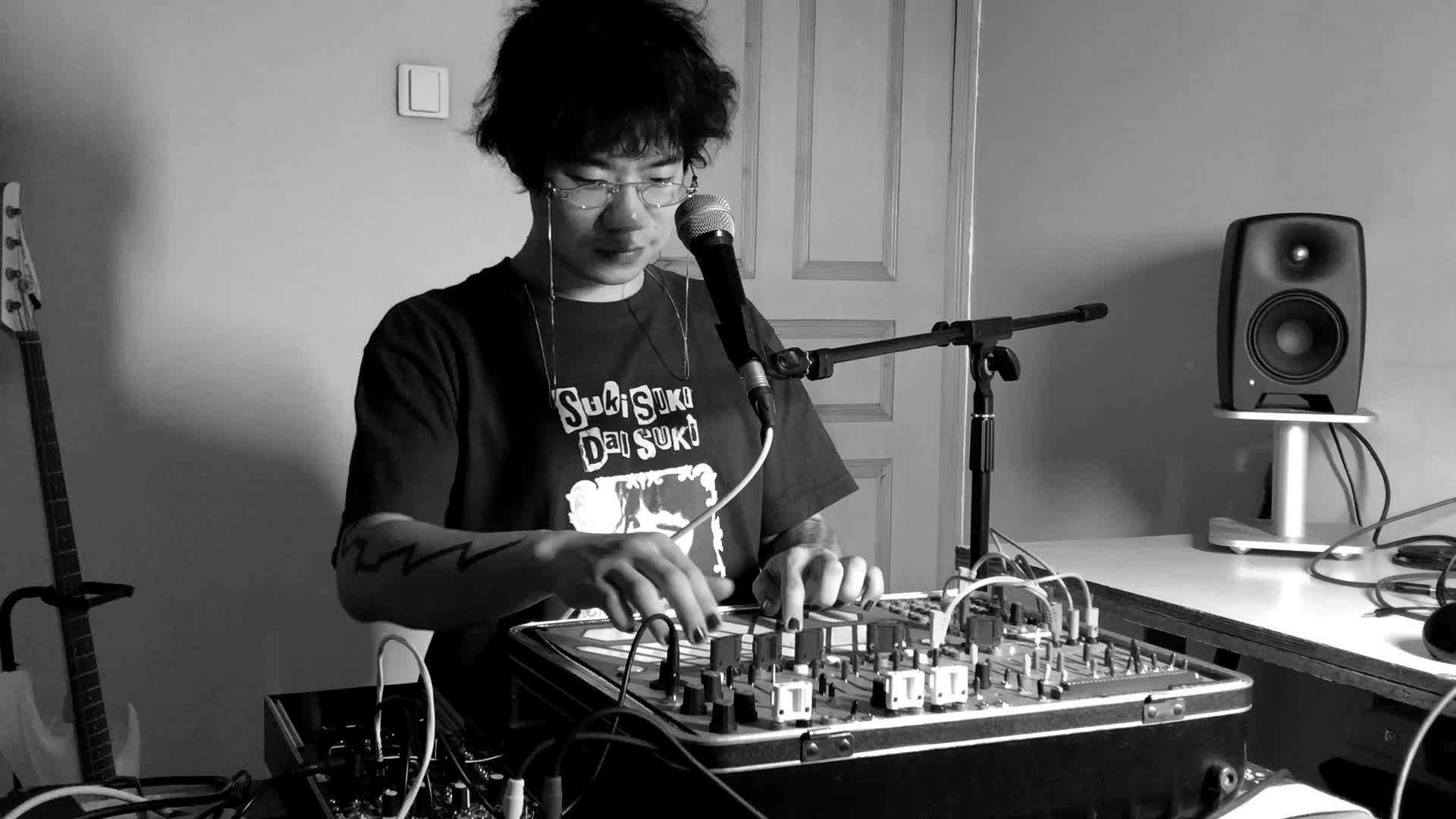 Meng Qi - Performance Demo 1 - 知乎