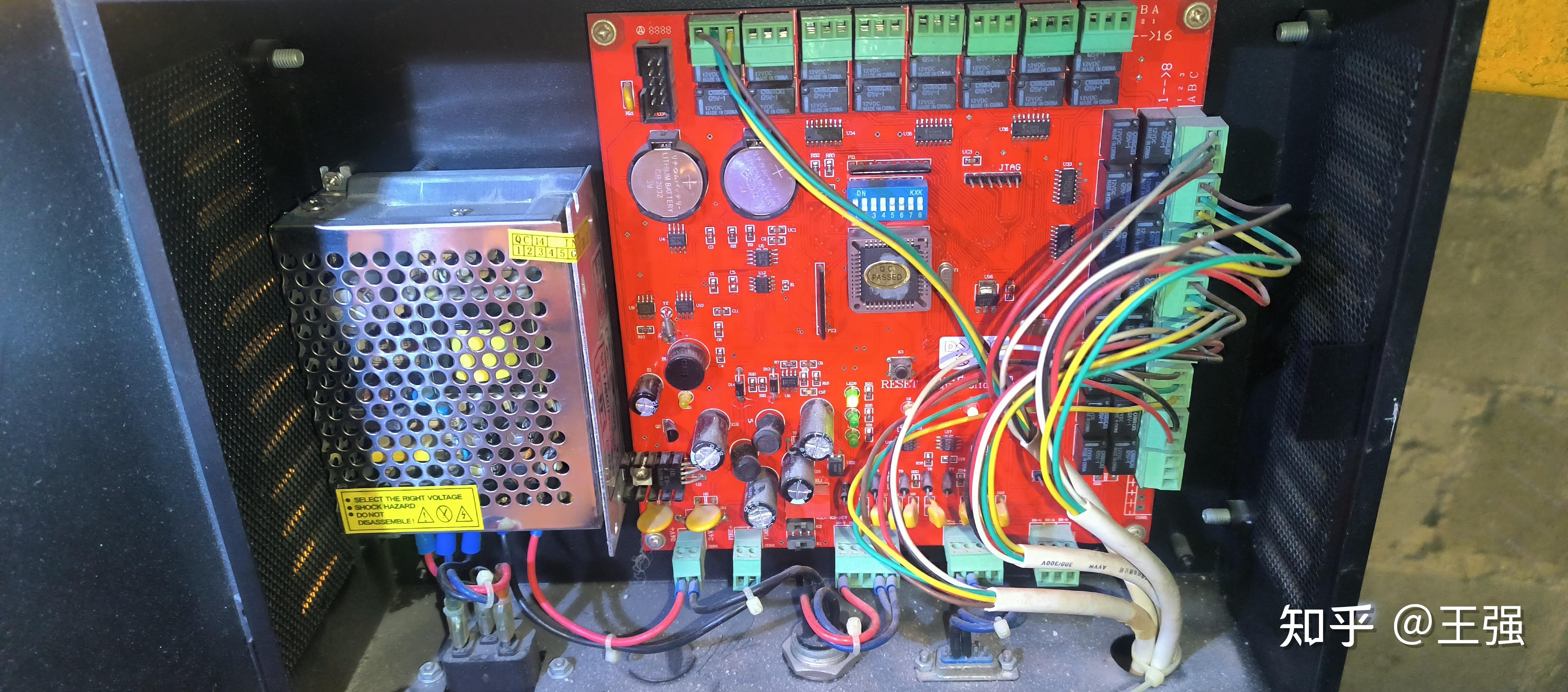 电梯门禁梯控系统三种解除电梯控制方案对比分析，物理脱离开关、消防/开关卡控制专用加密IC卡、软件时段控制各有优缺点，适用于不同场景。技术实现 ...