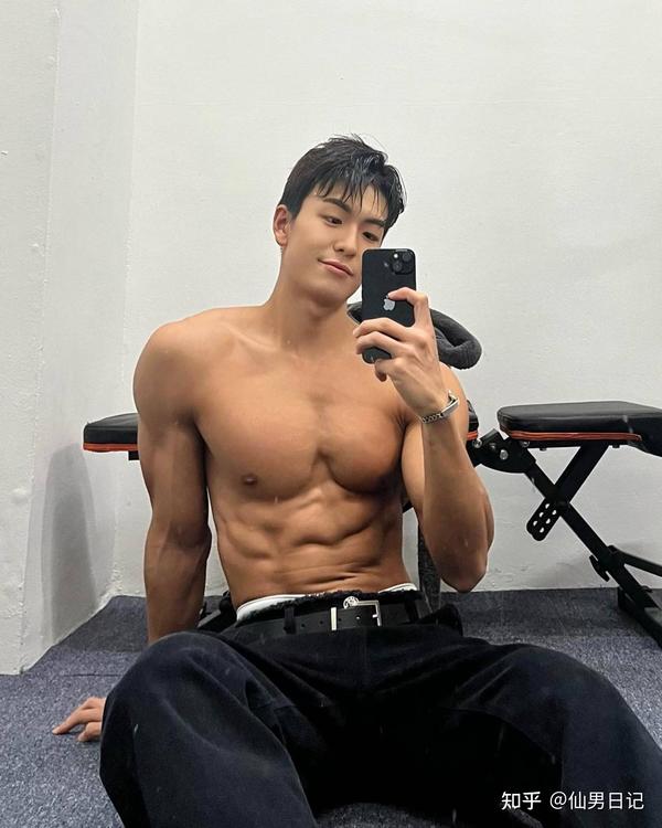 186cm黑皮肌肉模特，这腹肌太诱惑了！ - 知乎