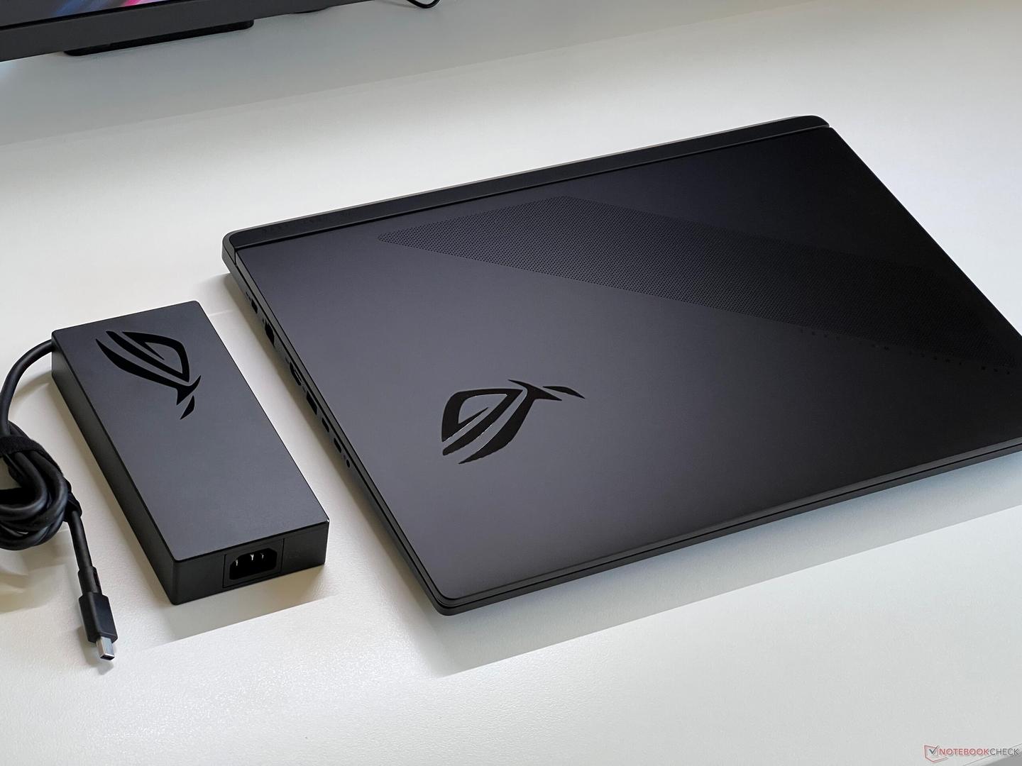 18吋mini LED加RTX 5090：华硕ROG枪神9 Plus 超竞版评测