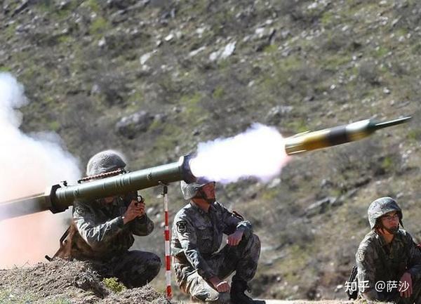 解放军步兵手中的火箭大炮：用了20多年的PF98式120毫米火箭筒 - 知乎