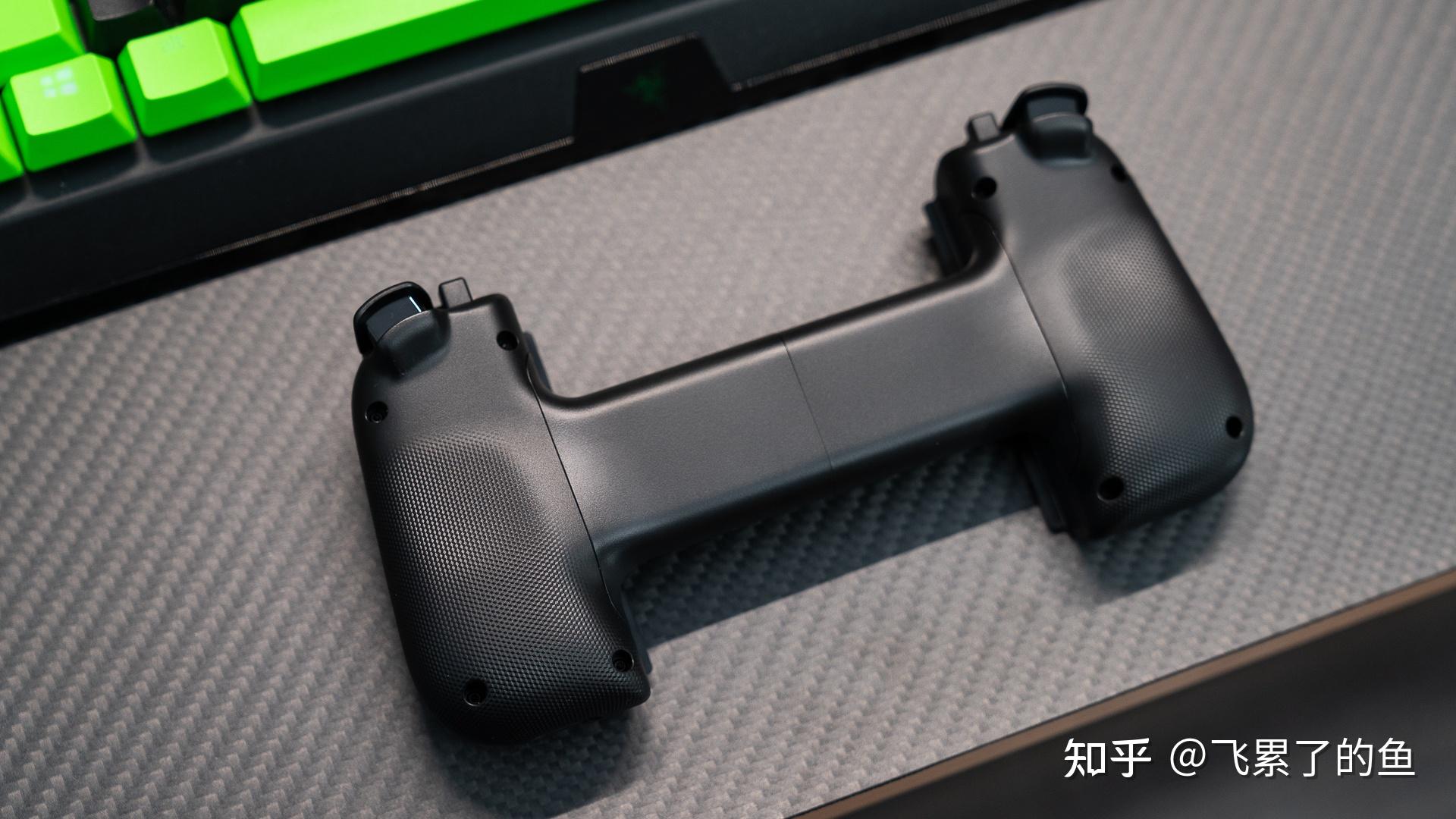 iPhone手游硬核装备，雷蛇骑仕V2游戏手柄iOS版+战锤狂鲨真无线二代值得入手吗？