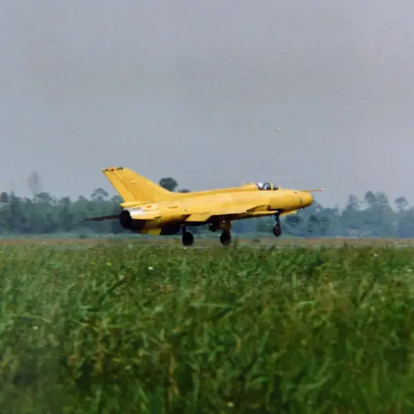 “魔改”歼7E首飞三十年，你不曾知道的前世今生 - 知乎