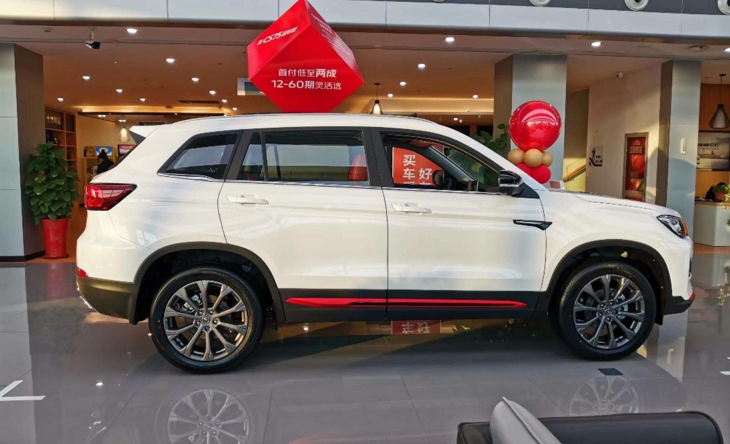 到店实拍长安CS75 蓝鲸版：搭1.5T+180马力！ - 知乎