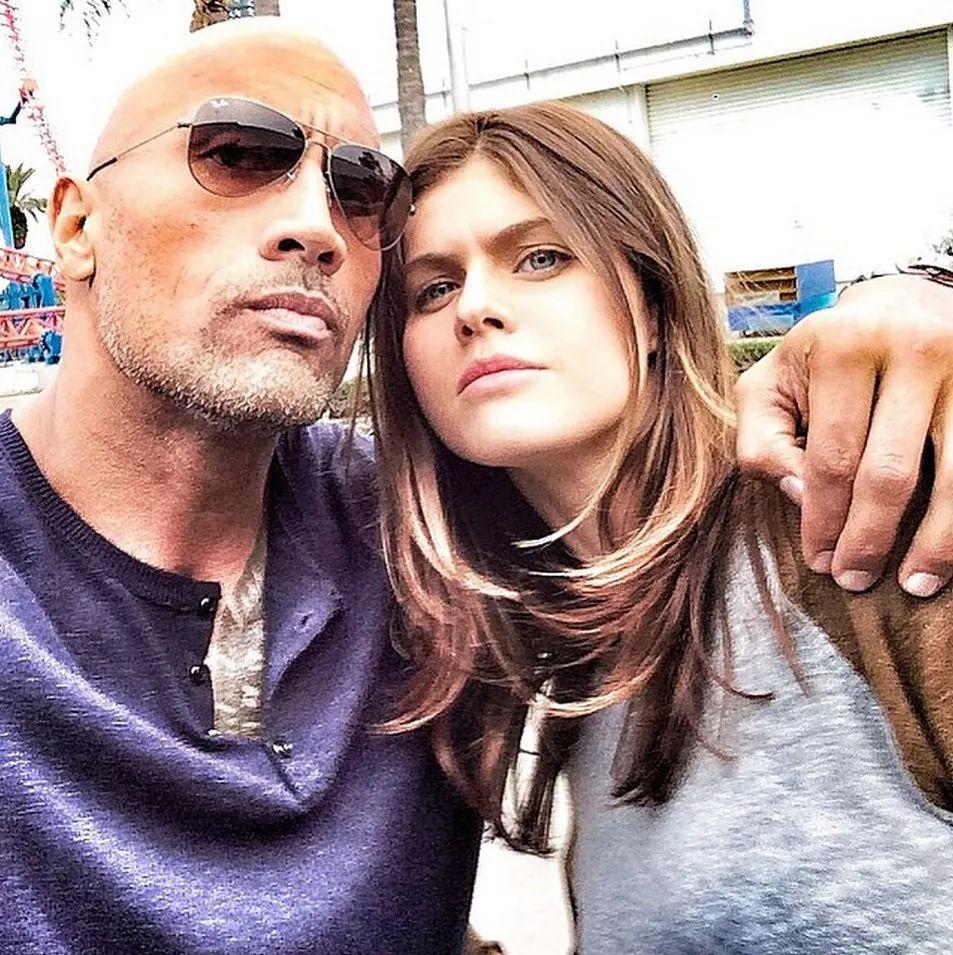 她是《致命女人》里的顶级绿茶Jade，但光看胸观众就原谅她了... - 知乎